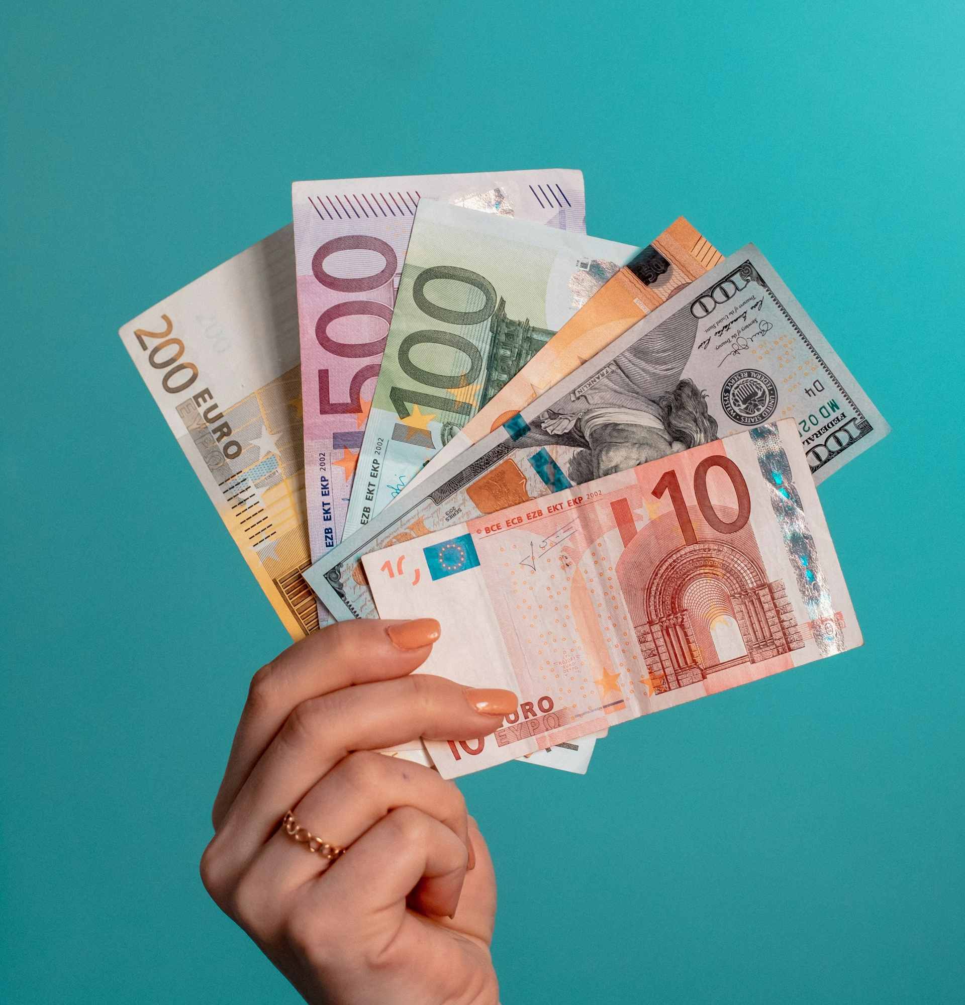 Money currency exchange store